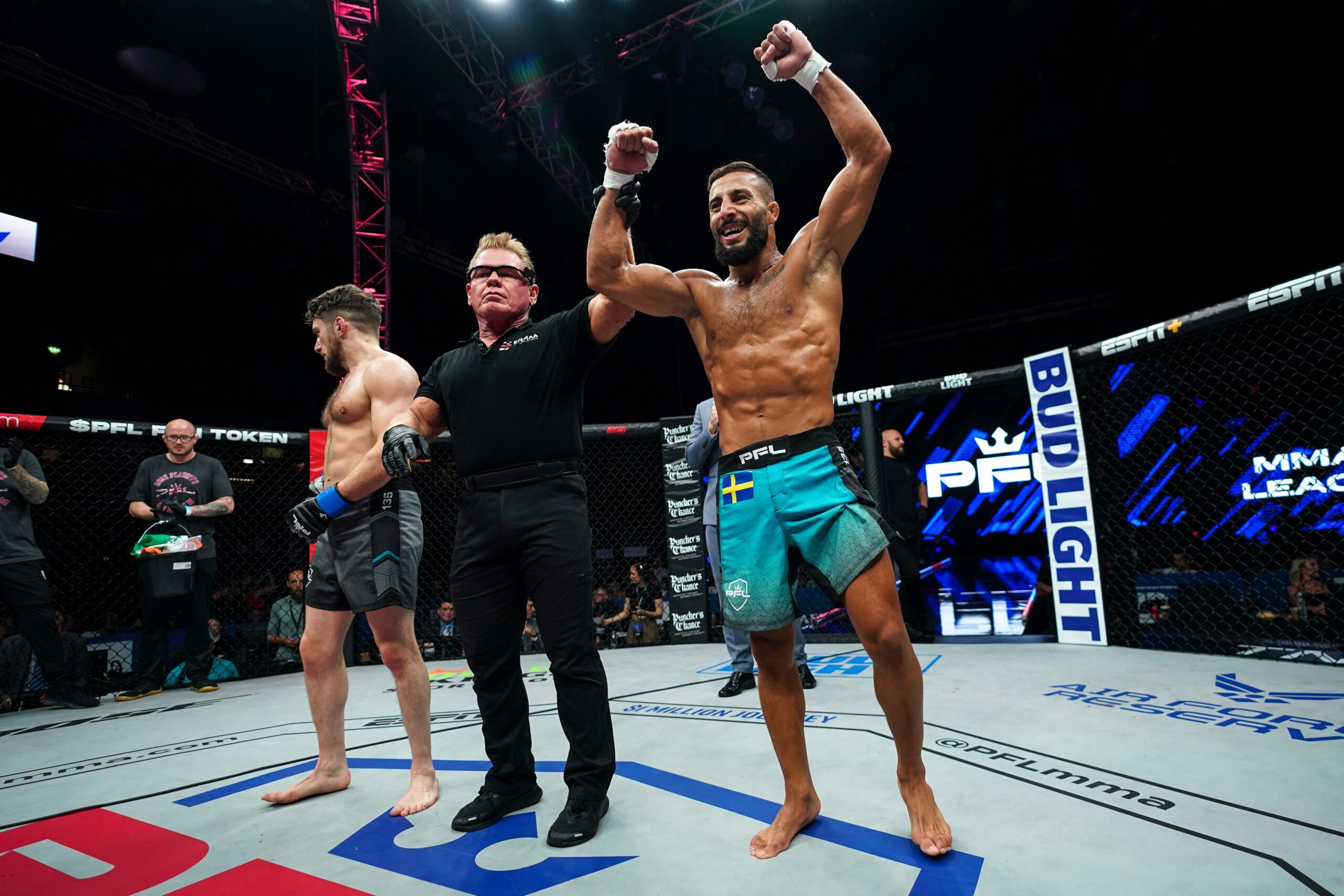 Extraordinary Weekend: Roundup – Fighter Magazine